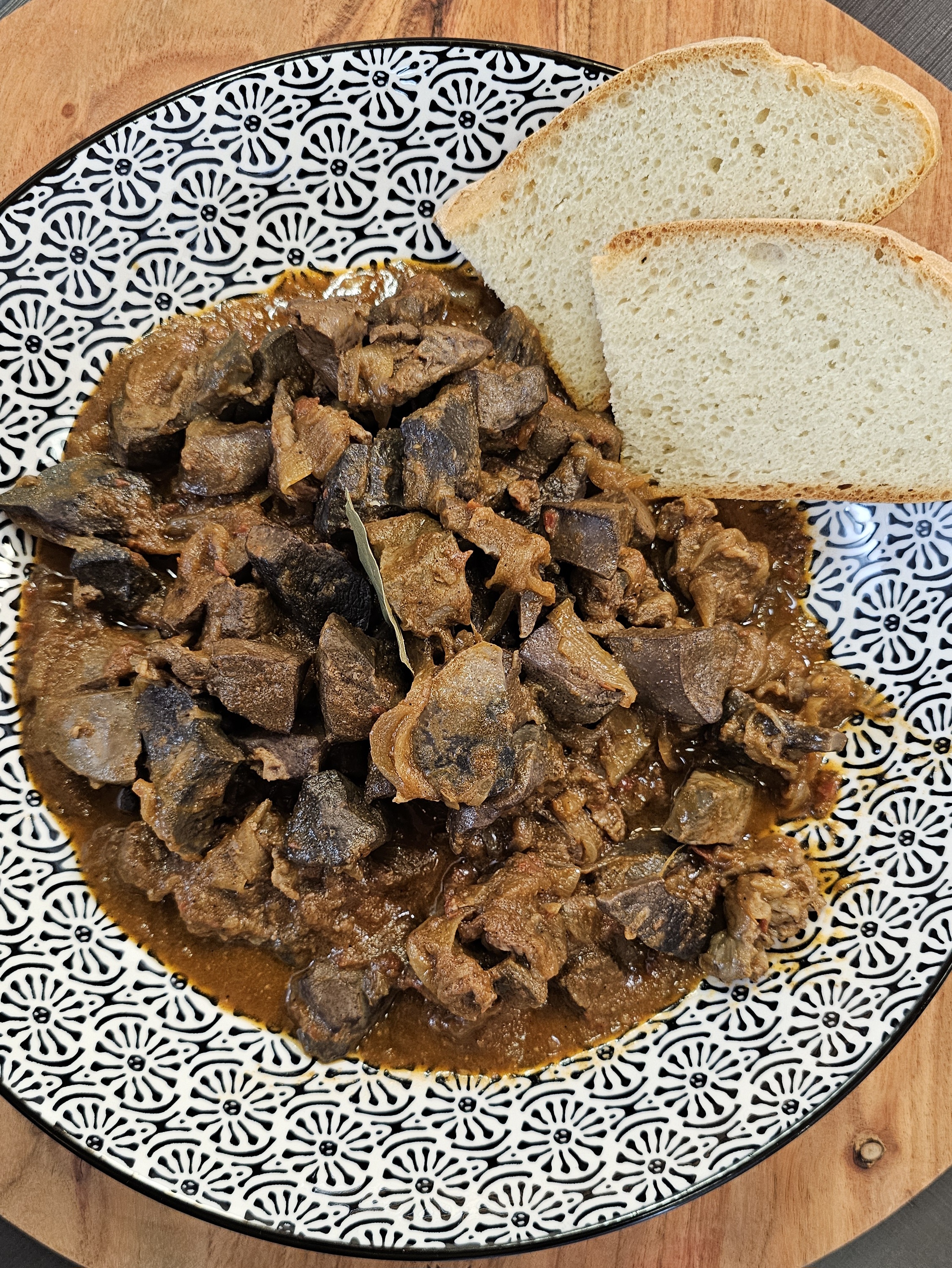 Συκώτι αρνίσιο με κουμανταρία - Recipe